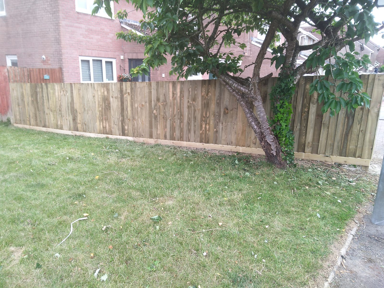 New Garden Fencing Bridgend - F J Tree and landscapes 🏡